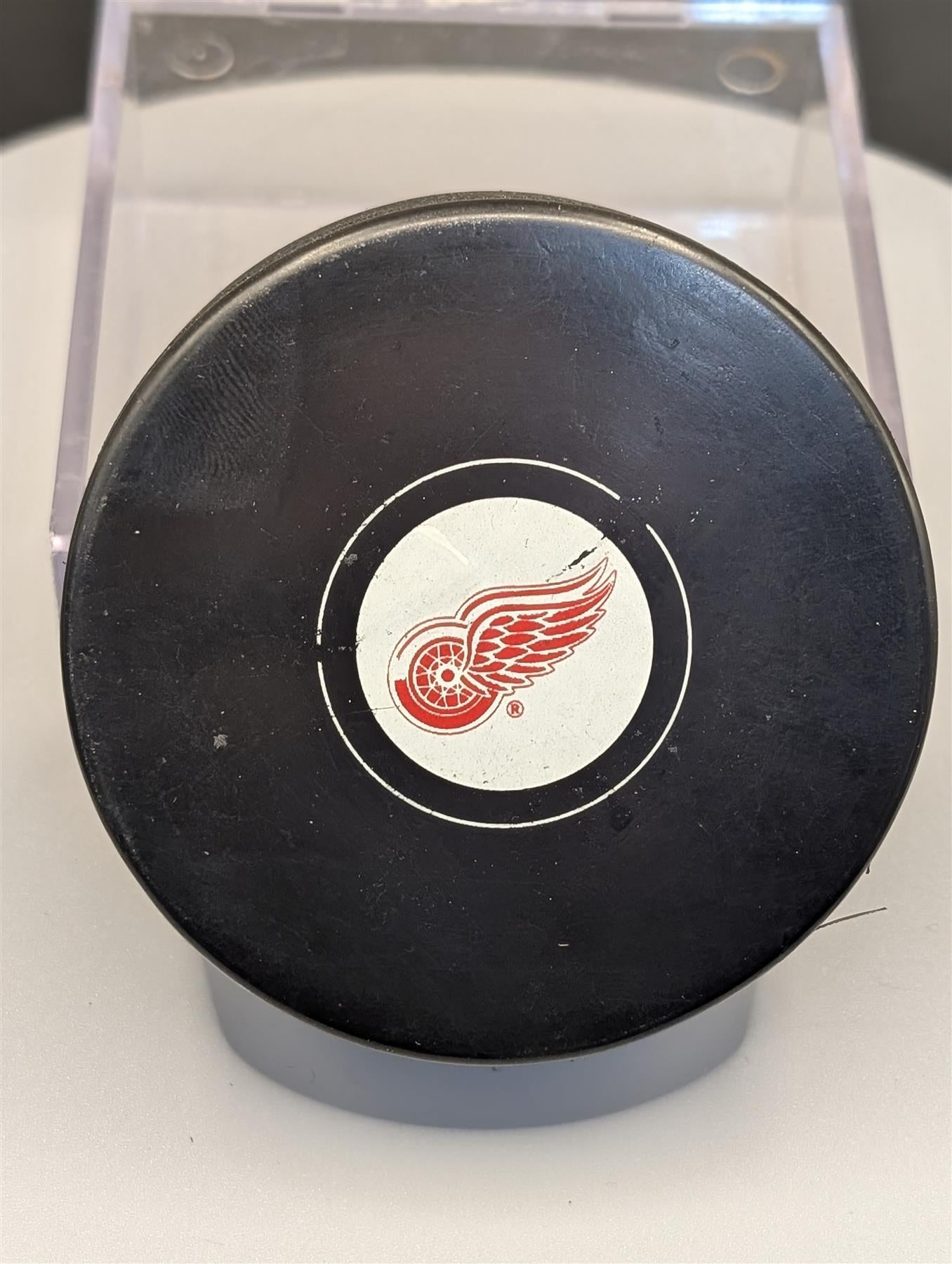 NHL Officially Licensed InGlasCo Detroit Red Wings Souvenir Hockey Puc ...